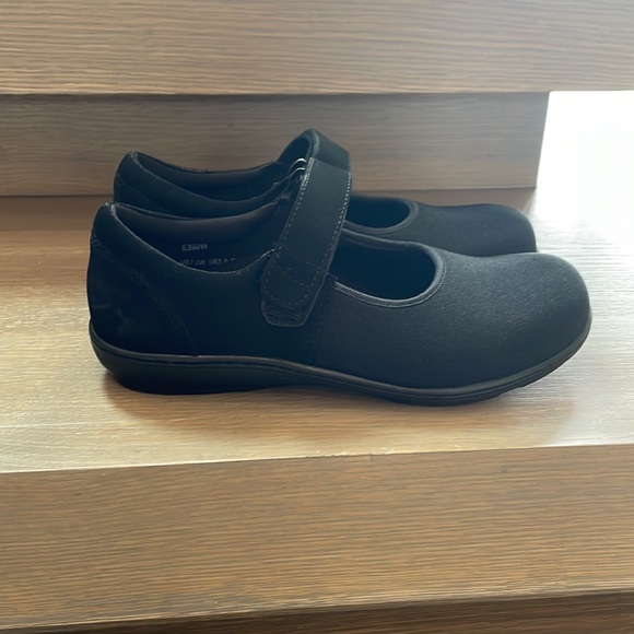 Aetrex | Shoes | Aetrex Helen By Berries A Stretch Mary Jane Wide Width ...